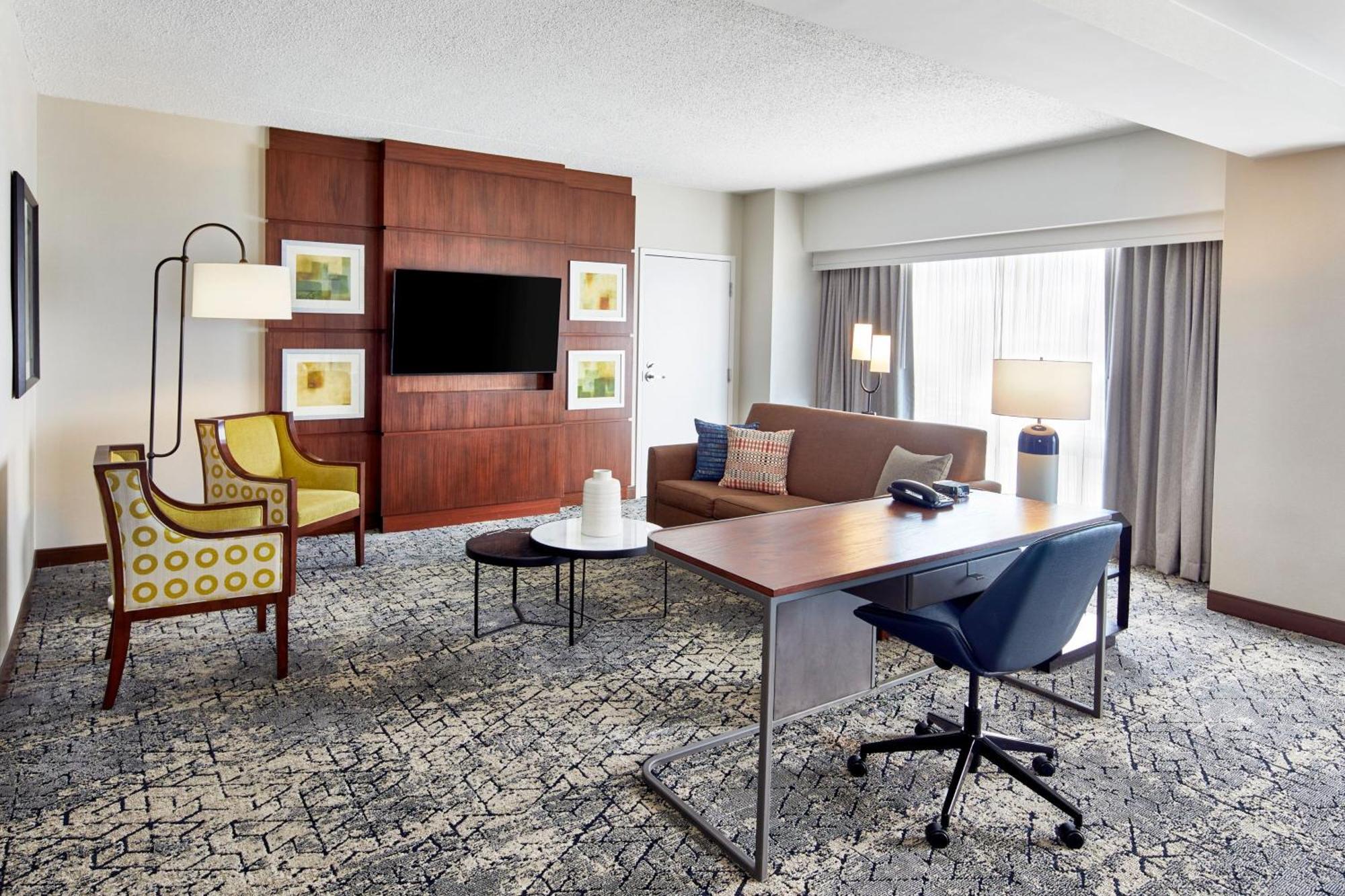 SHERATON INDIANAPOLIS HOTEL AT KEYSTONE CROSSING INDIANAPOLIS, IN